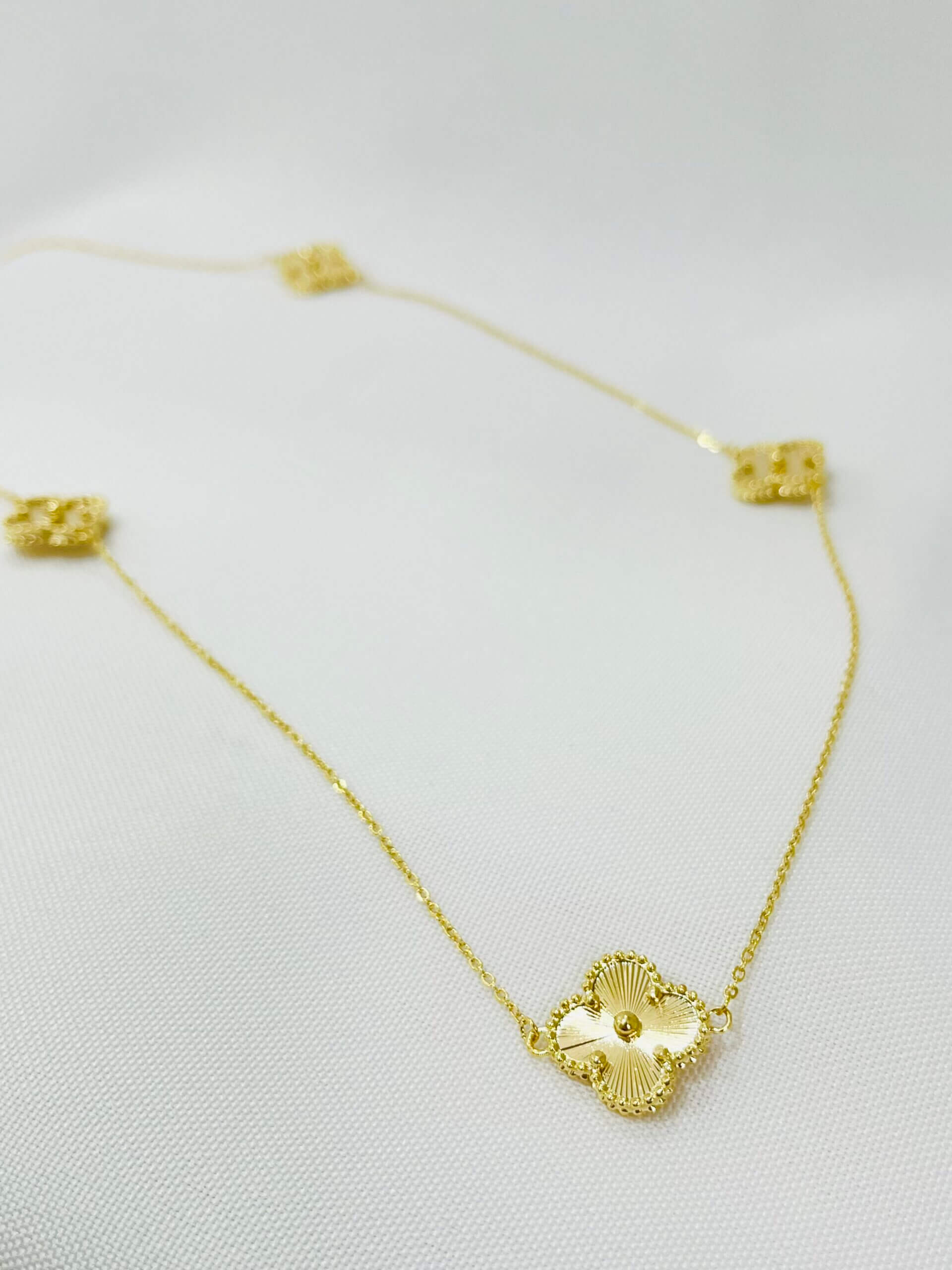 Colar Trevo Longo Adriana – em banho ouro 18K – Fina Semijoias